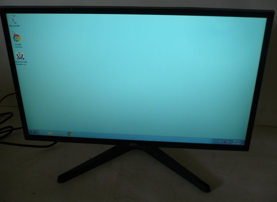 USED ONN ONA18HO015 Computer Monitor GRADE B, LIGHT USE, WITH STAND